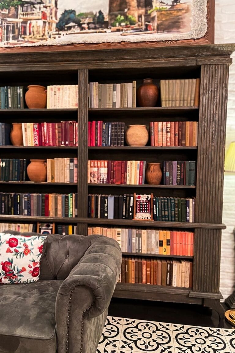 How to Become an Avid Reader Who CAN'T RESIST Books